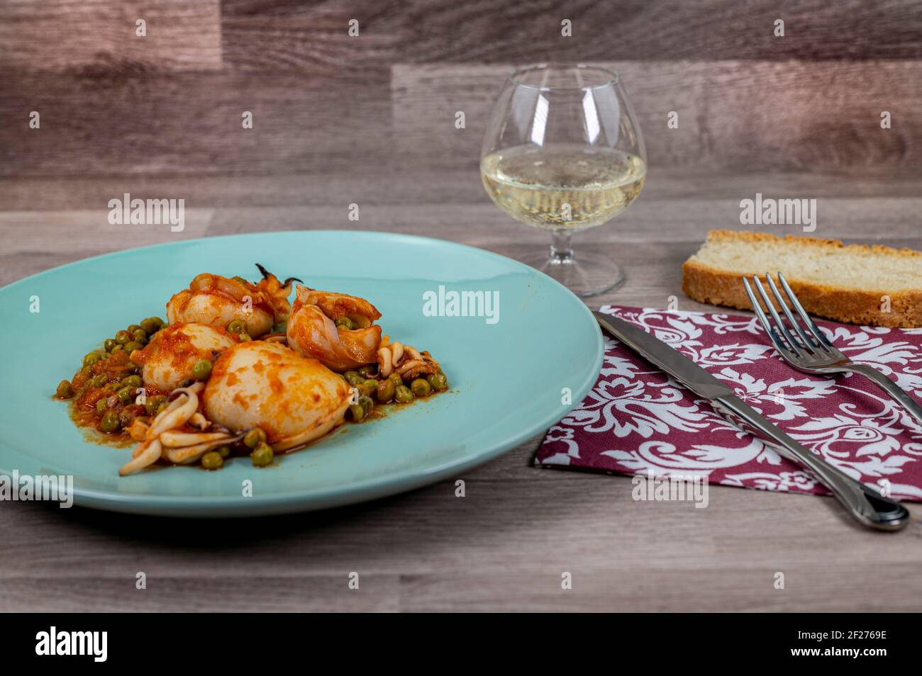 Yellow Cuttlefish High Resolution Stock Photography and Images - Alamy