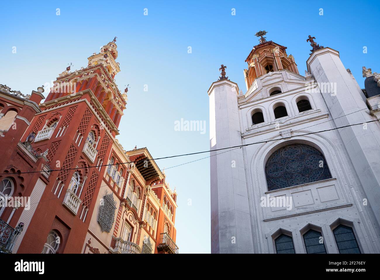 Traditional red buildings hi-res stock photography and images - Alamy