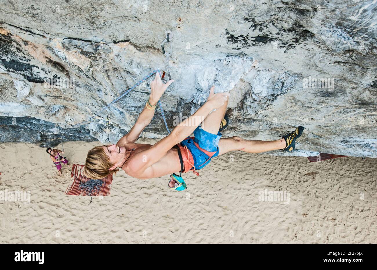 Overhanging rock hi-res stock photography and images - Alamy