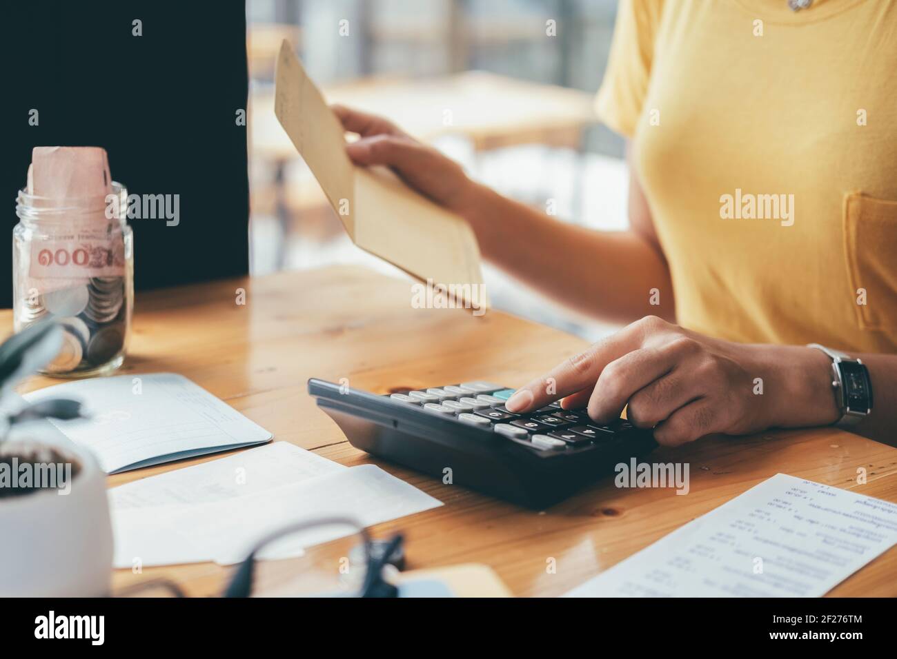 Accountant or banker calculate the cash bill Stock Photo - Alamy