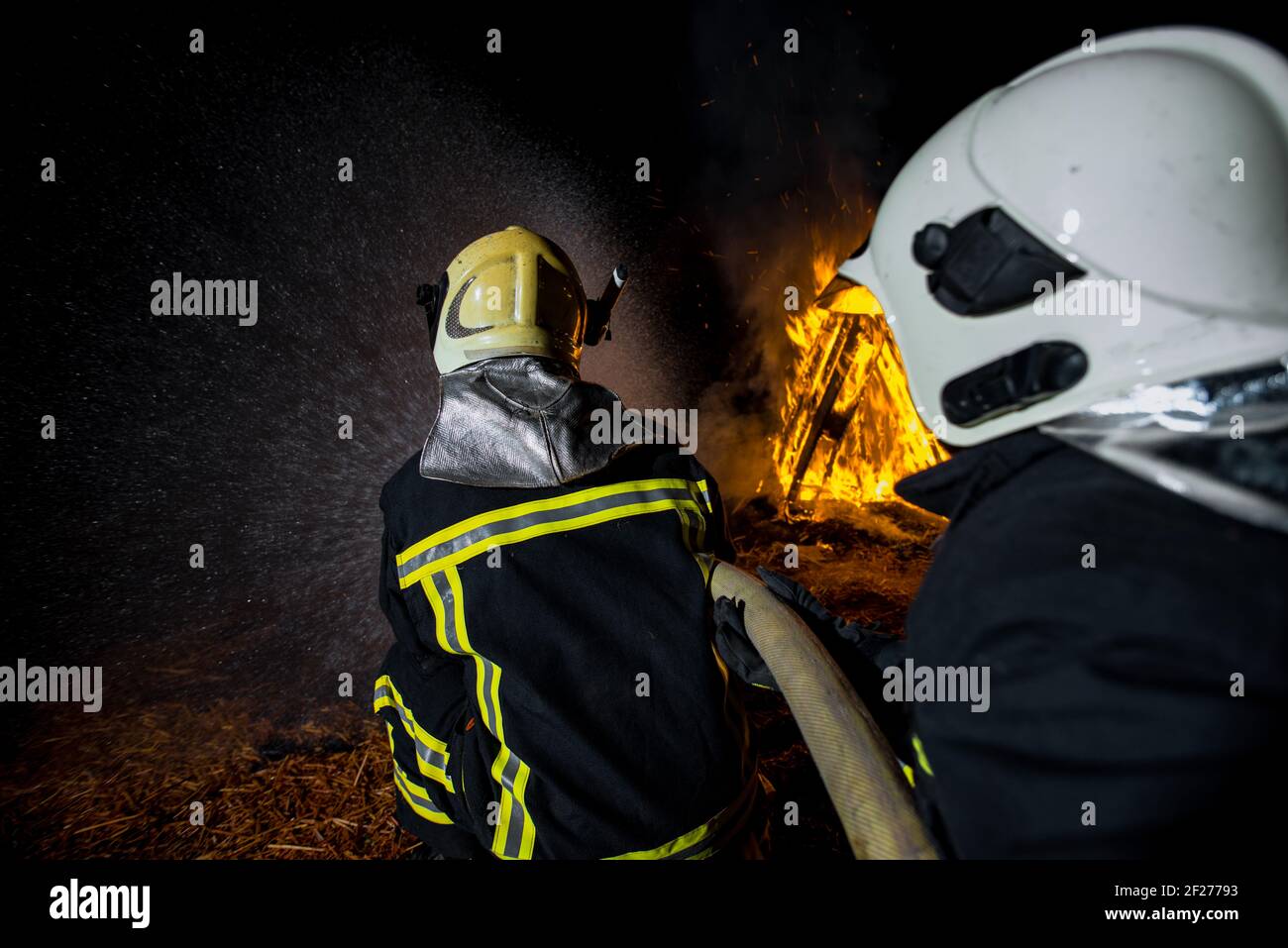 Firefighting crew preventing fire from spreading in the region Stock ...