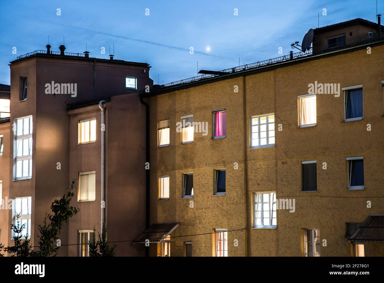 Real city life hi-res stock photography and images - Alamy