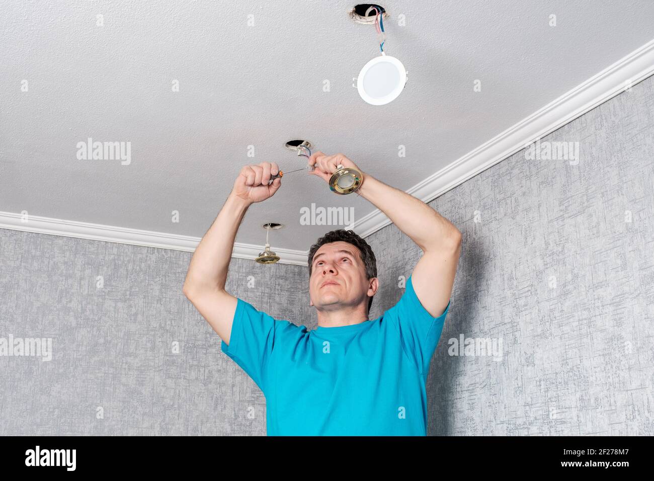 Halogen light ceiling hi-res stock photography and images - Alamy