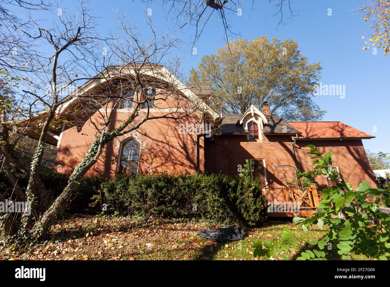 Segmental dormer windows hi-res stock photography and images - Alamy