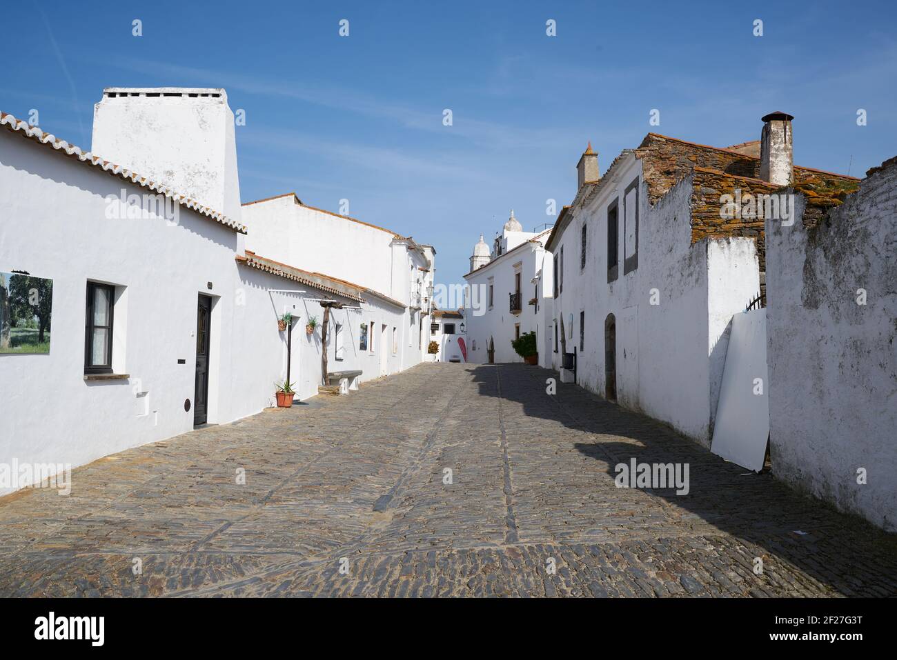 Monsaraz village street with white houses in Alentejo, Portugal Stock ...