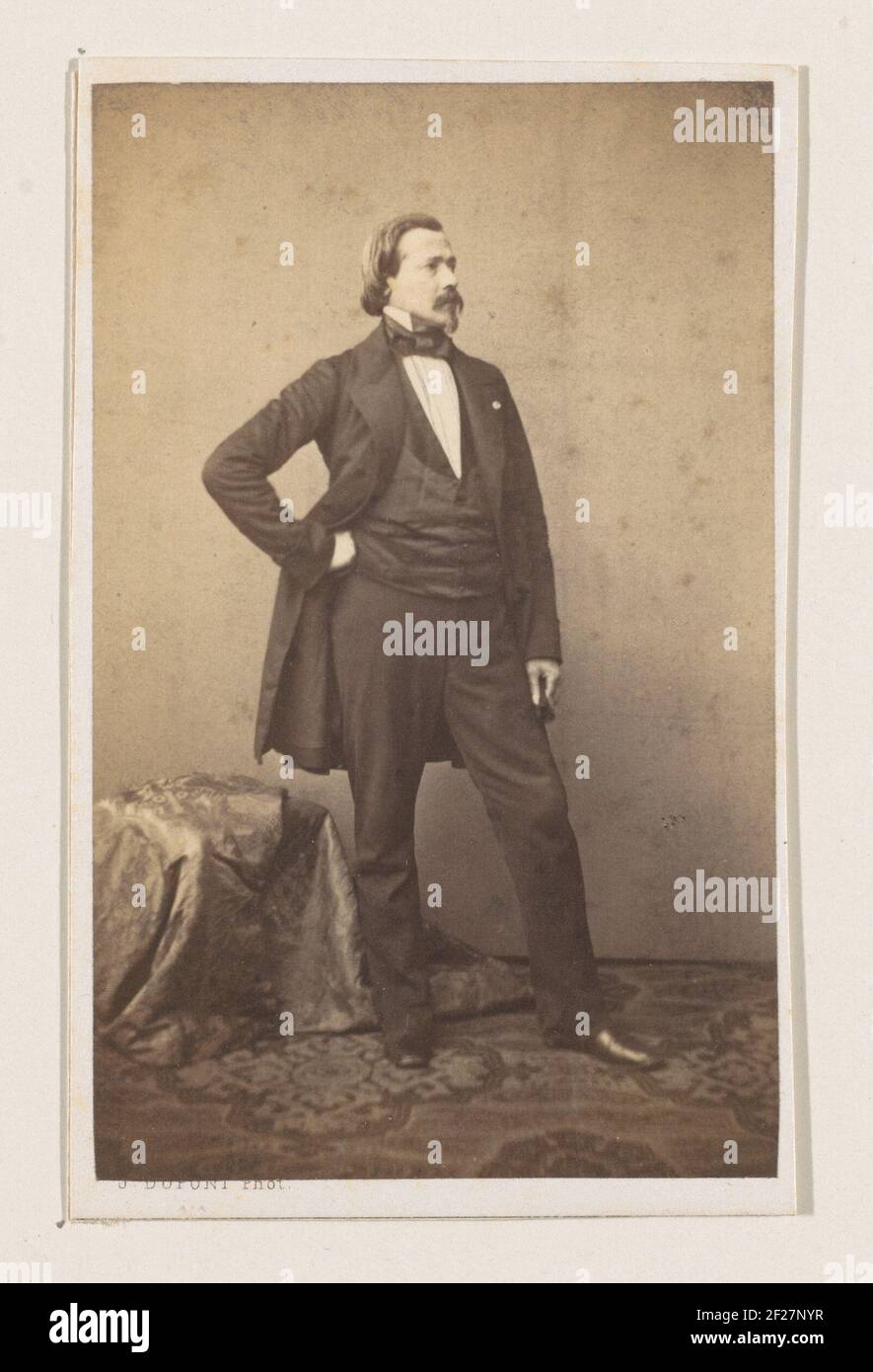 Portrait of the sculptor Joseph Geefs, for feet; L'Ecole d'Anvers ...