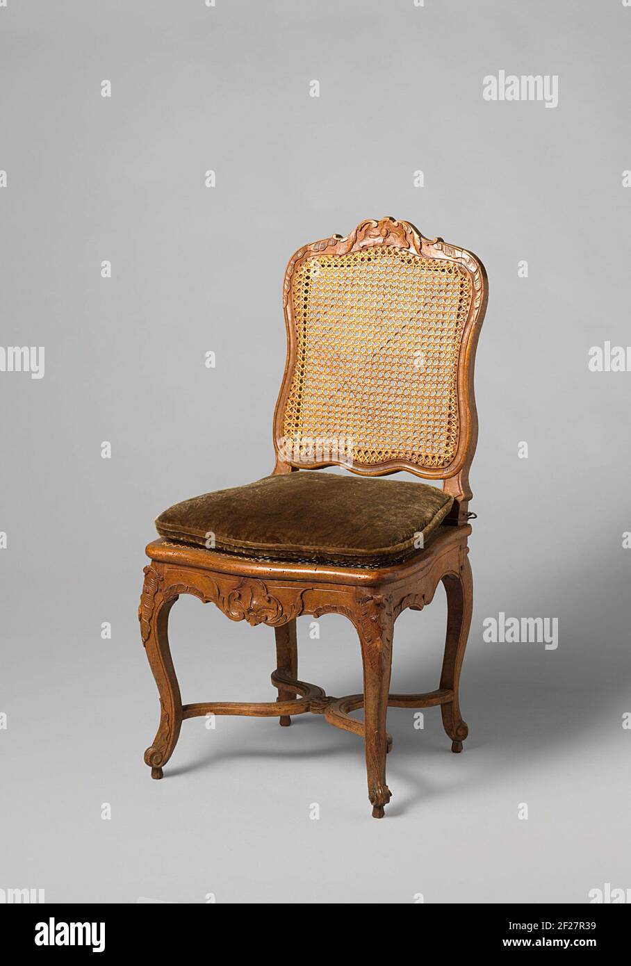 X shaped chair hi-res stock photography and images - Alamy