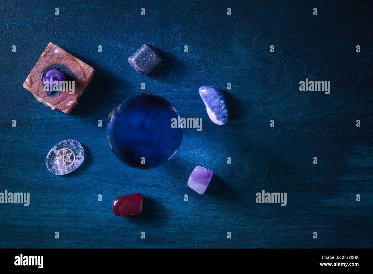Divination crystals hi-res stock photography and images - Alamy