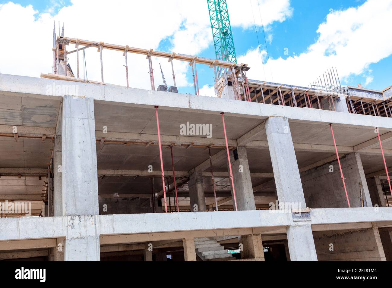 Building under construction . Concrete beams and columns Stock Photo ...