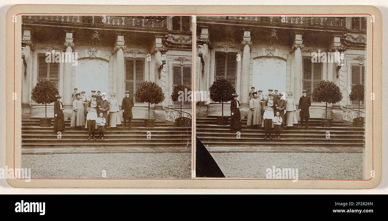 Wilhelmsthal bij Cassel, juli 1903.Portrait of the Kessler family on ...