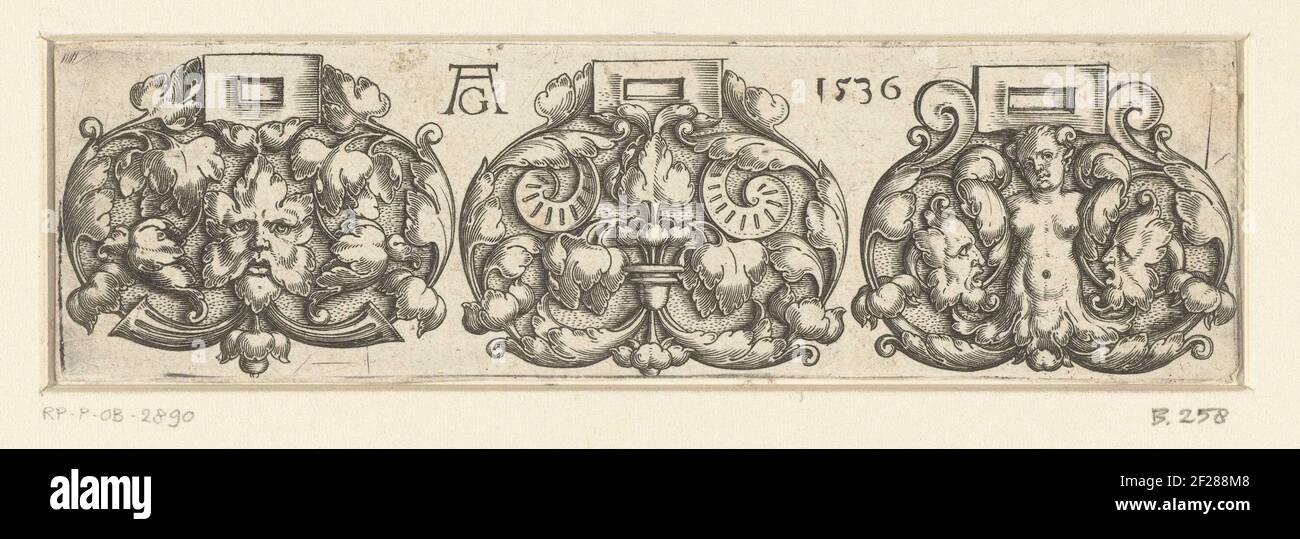Ontwerp voor drie gespen.Design for three buckles. The left is ...