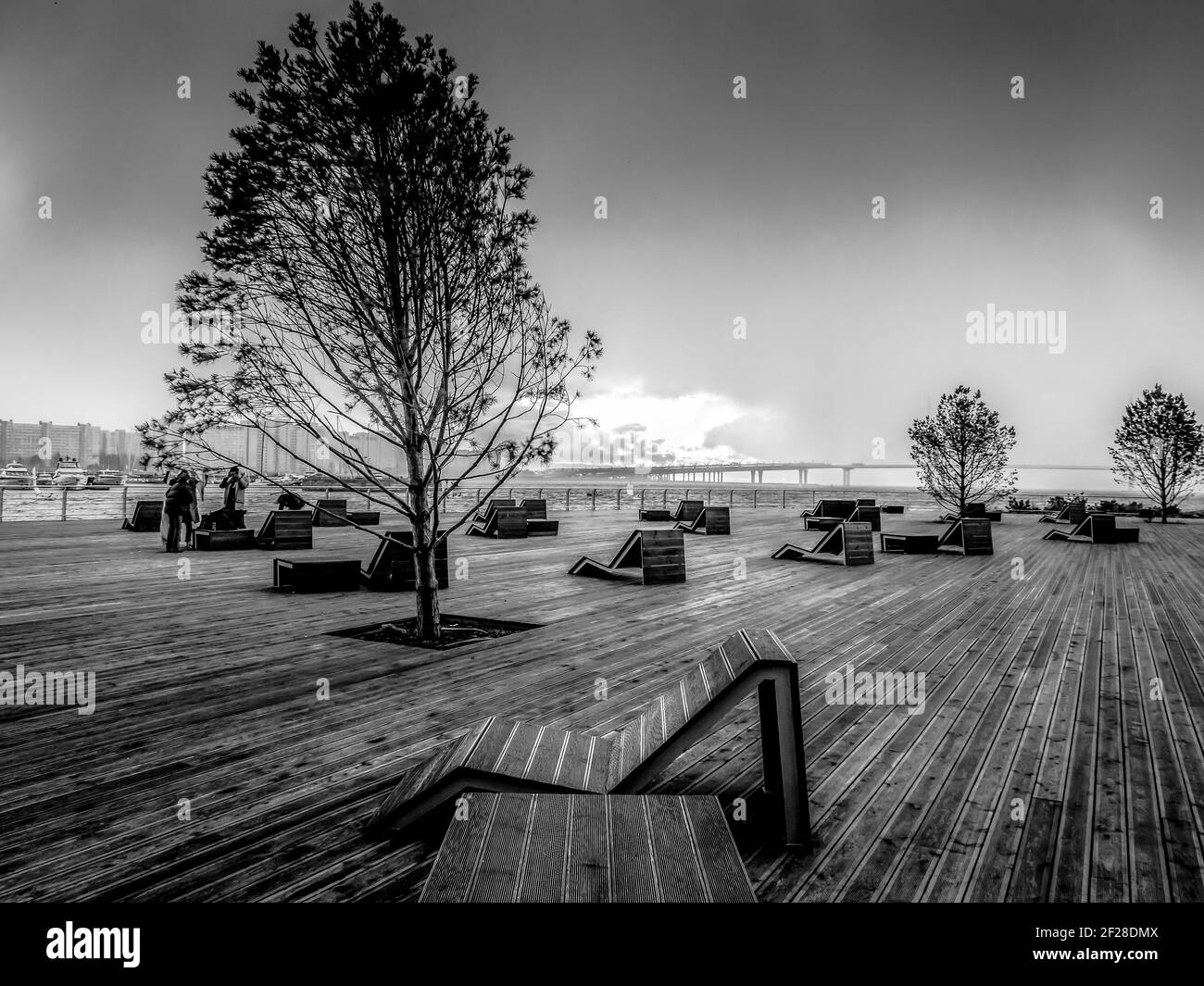 Benches embankment Black and White Stock Photos & Images - Alamy