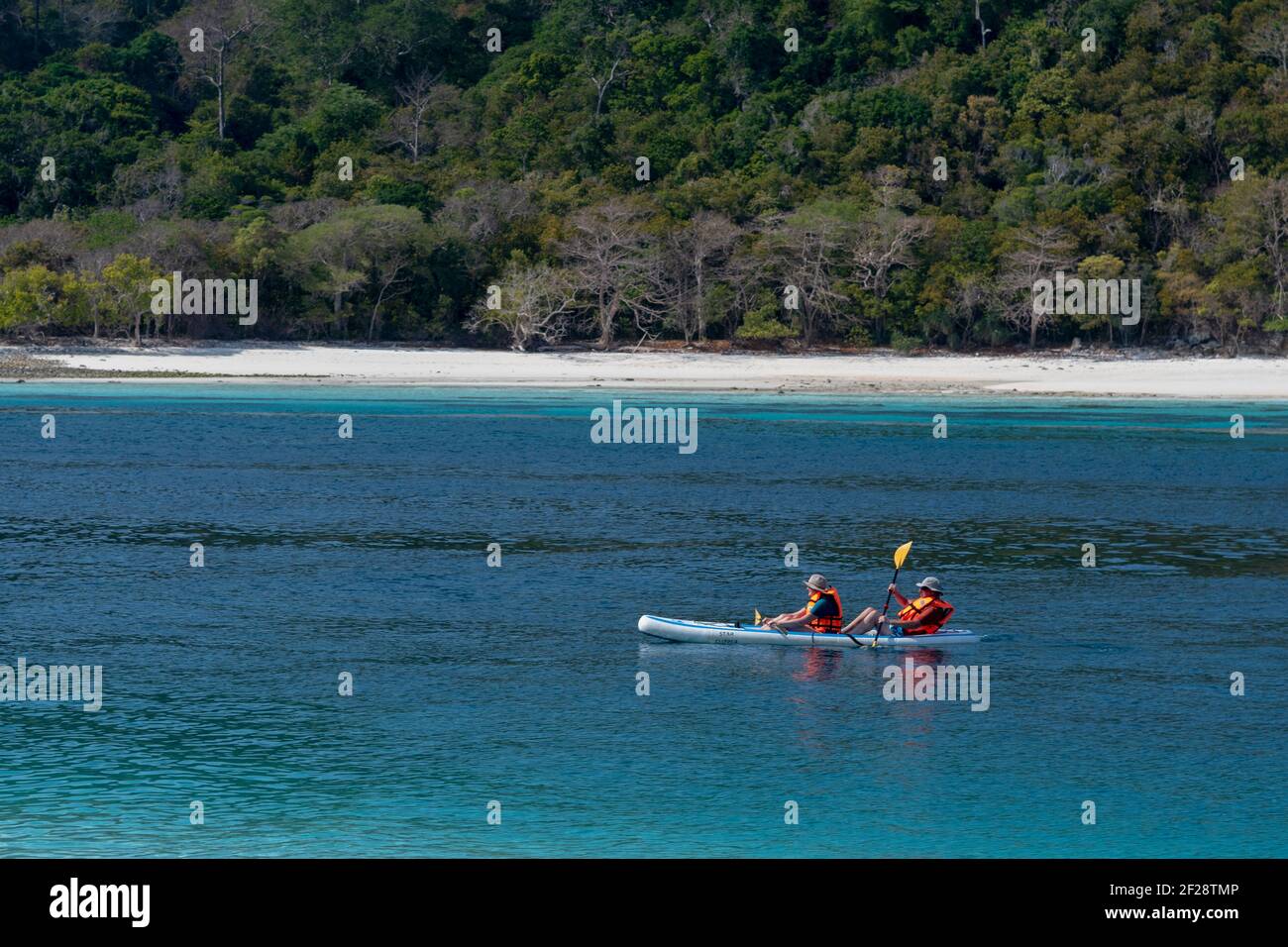 Tourist on a kajak exploring the beaches of Ko Rok Nok Stock Photo - Alamy