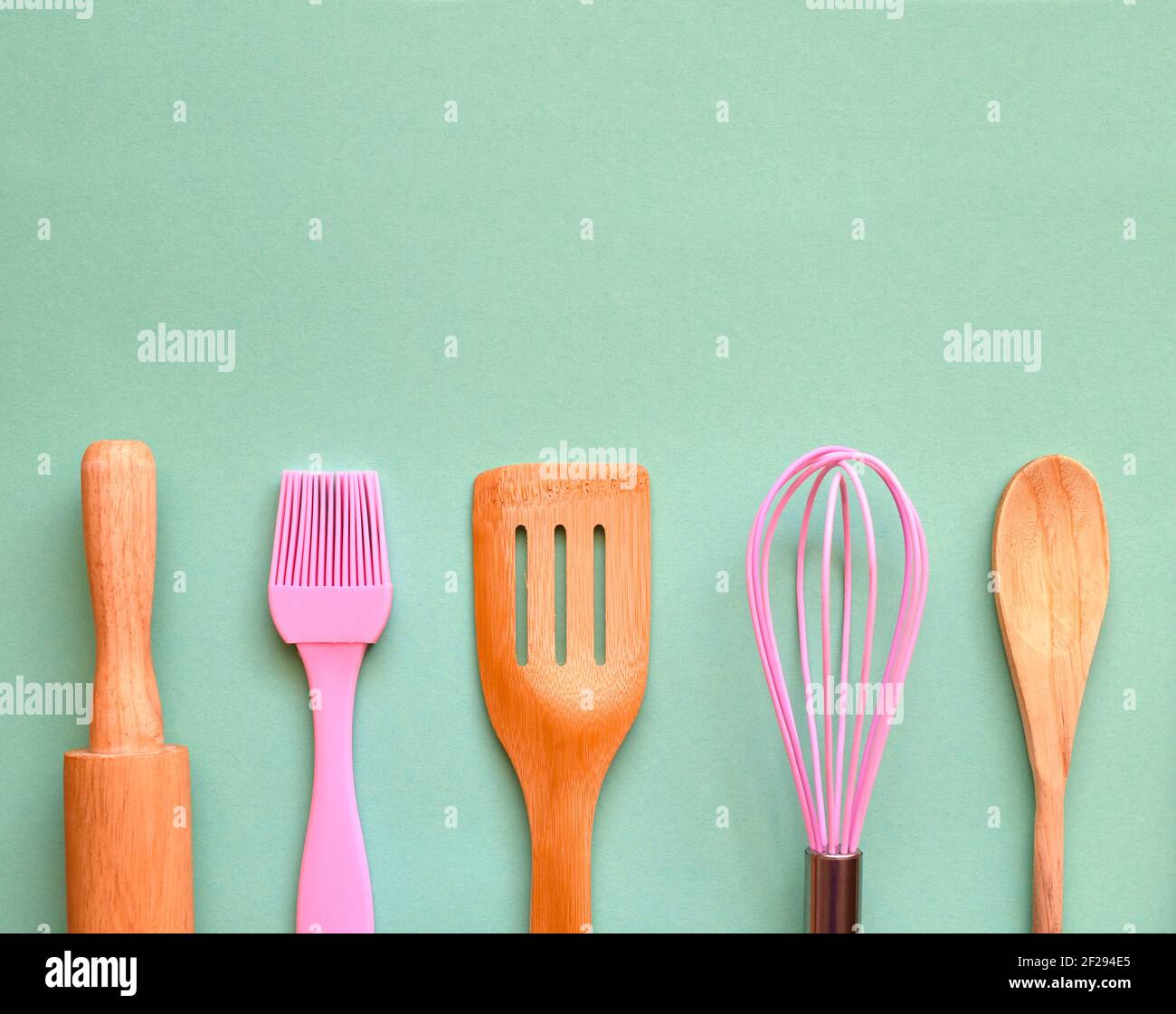 Kitchen utensils hi-res stock photography and images - Alamy
