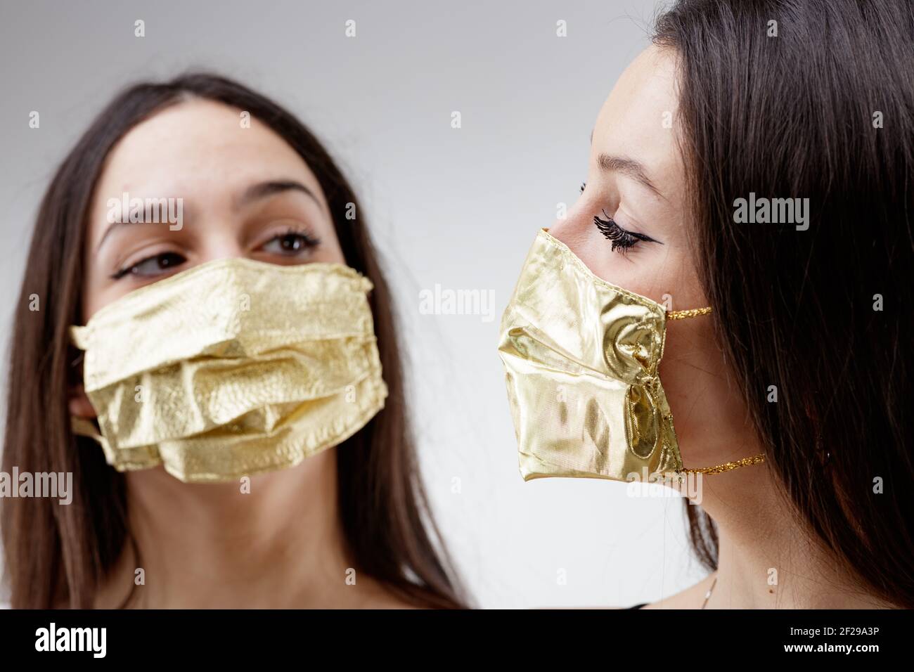 Staring each other hi-res stock photography and images - Alamy
