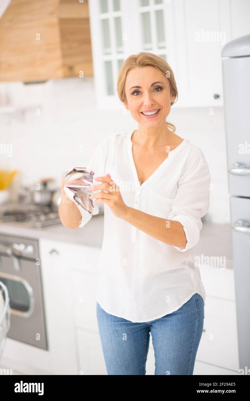 The pretty housewife hi-res stock photography and images - Alamy