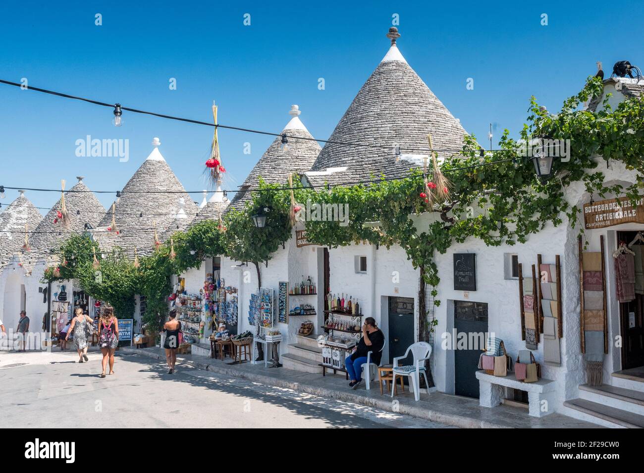 traditional Trulli alley in Alberobello, Puglia Stock Photo - Alamy