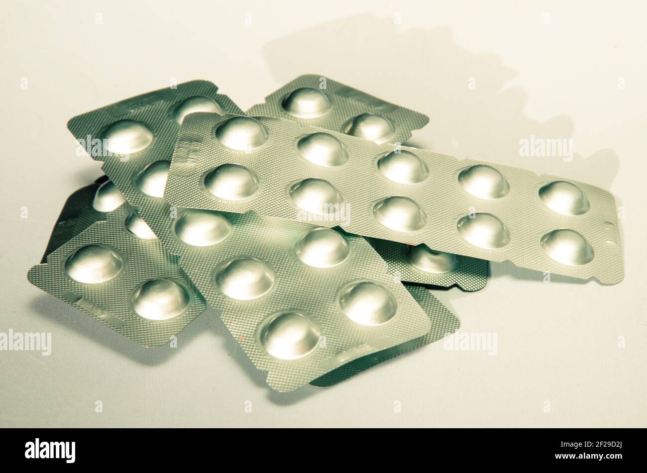 Silver pills hi-res stock photography and images - Alamy