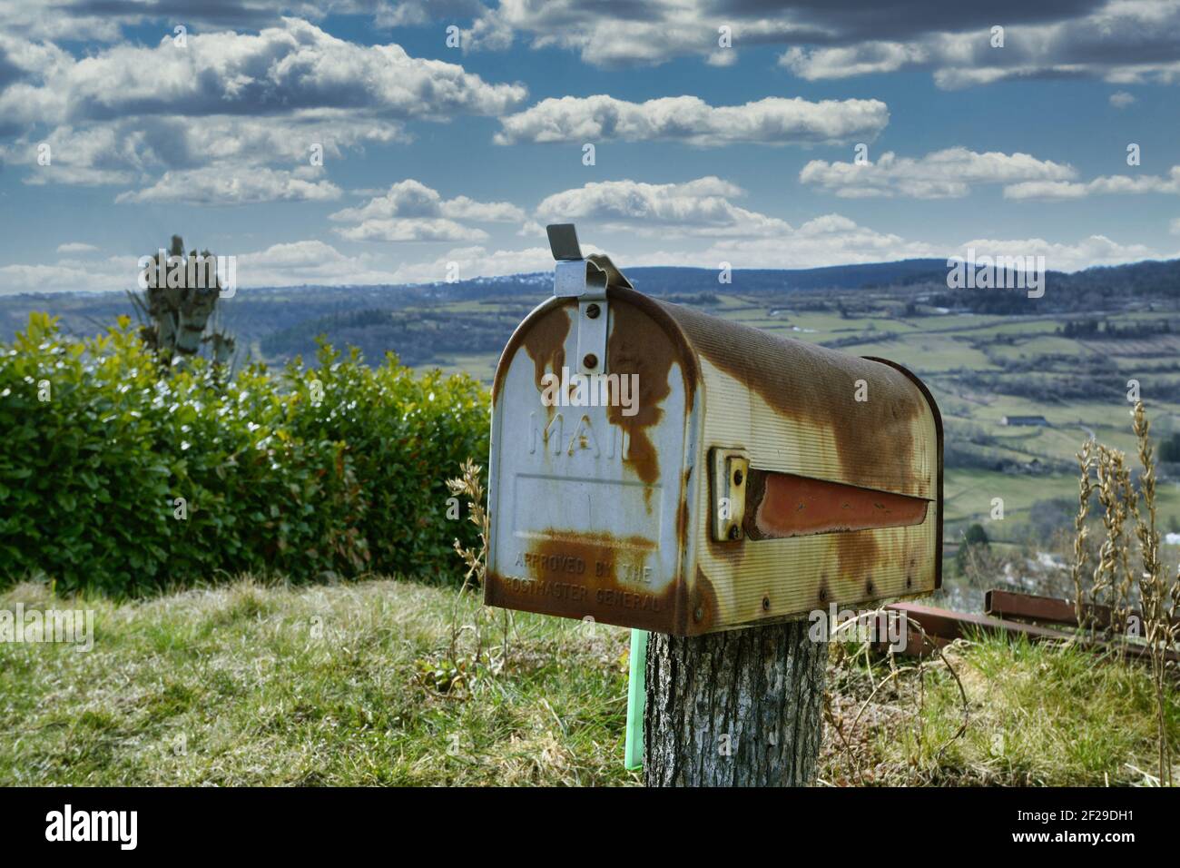 Old fashioned mailbox hi-res stock photography and images - Alamy