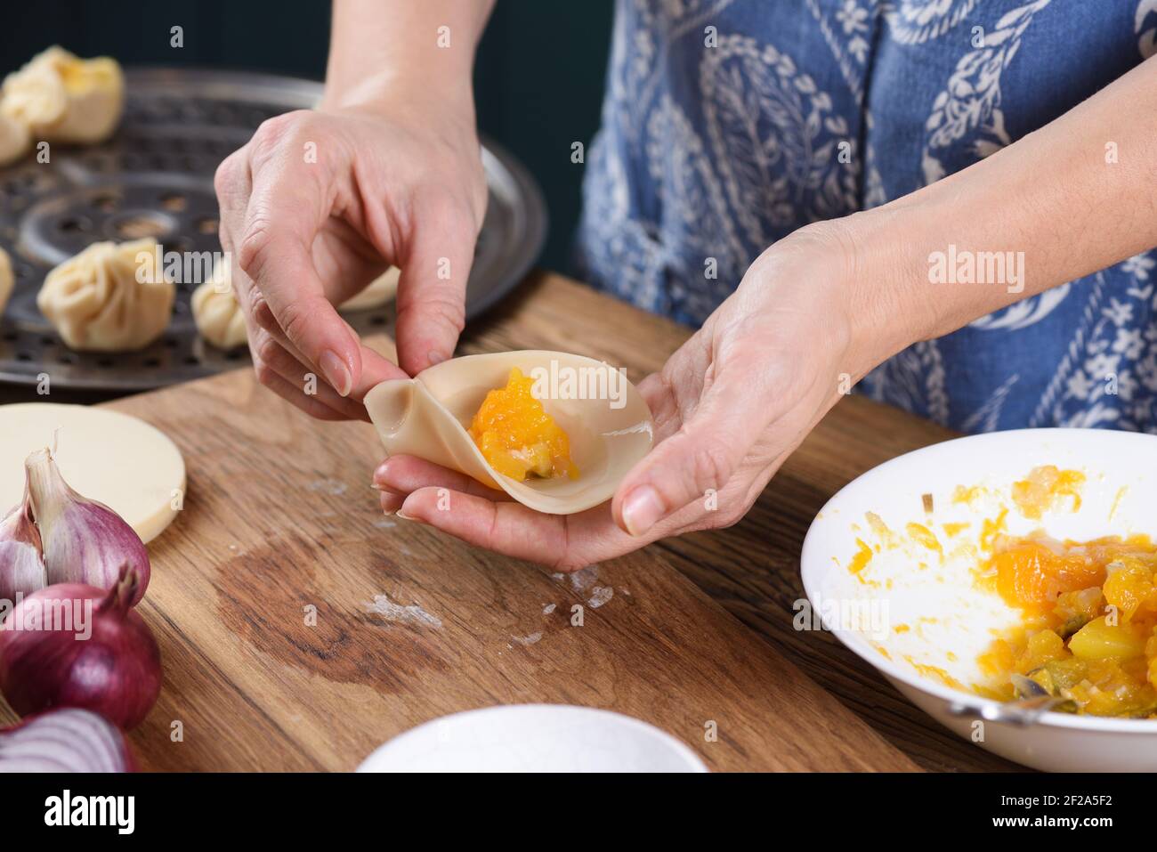 Asian cooking technique hi-res stock photography and images - Alamy