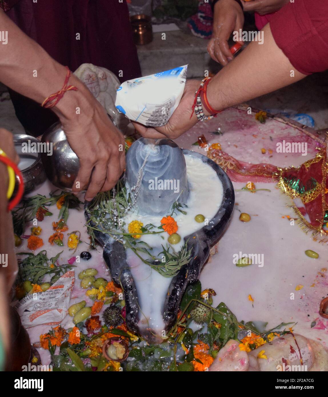 Shiv ling hi-res stock photography and images - Alamy