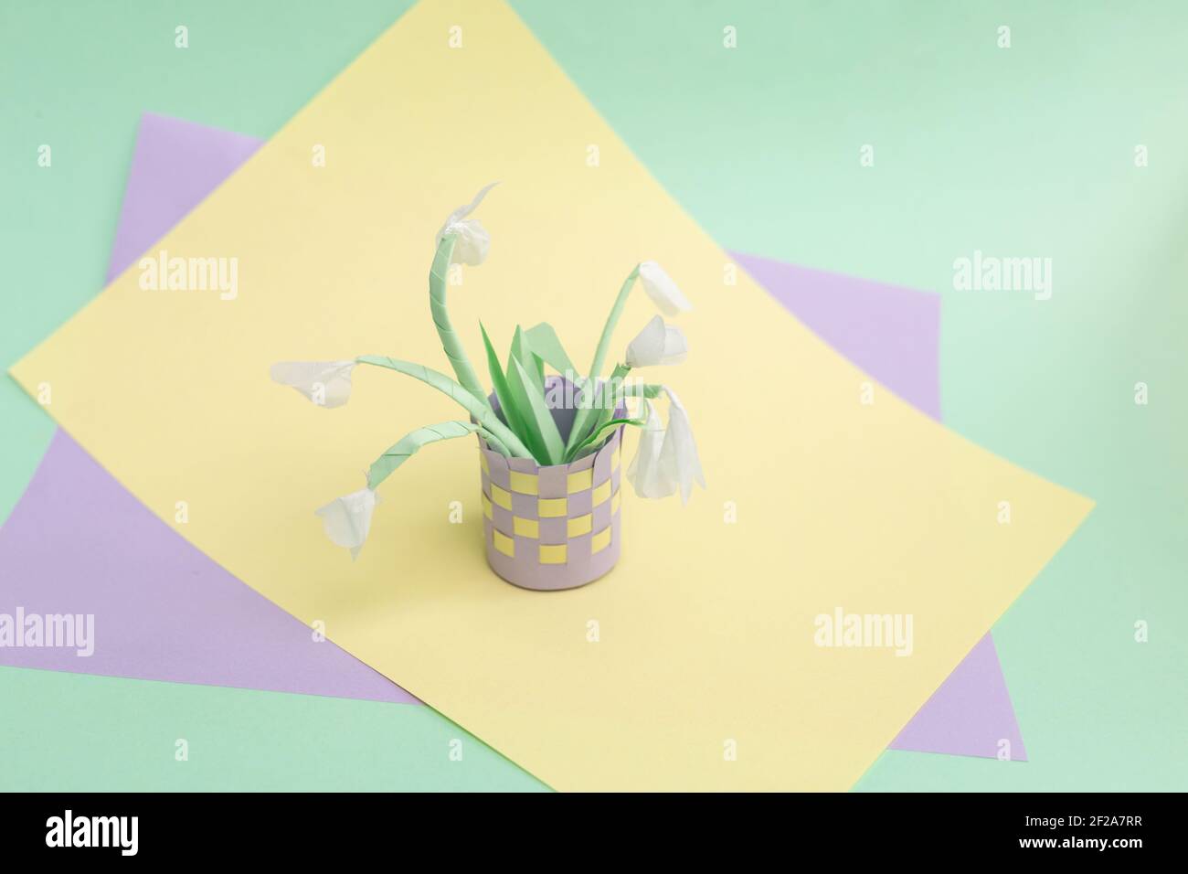 DIY spring holiday craft for kids, art project paper snowdrops flowers ...