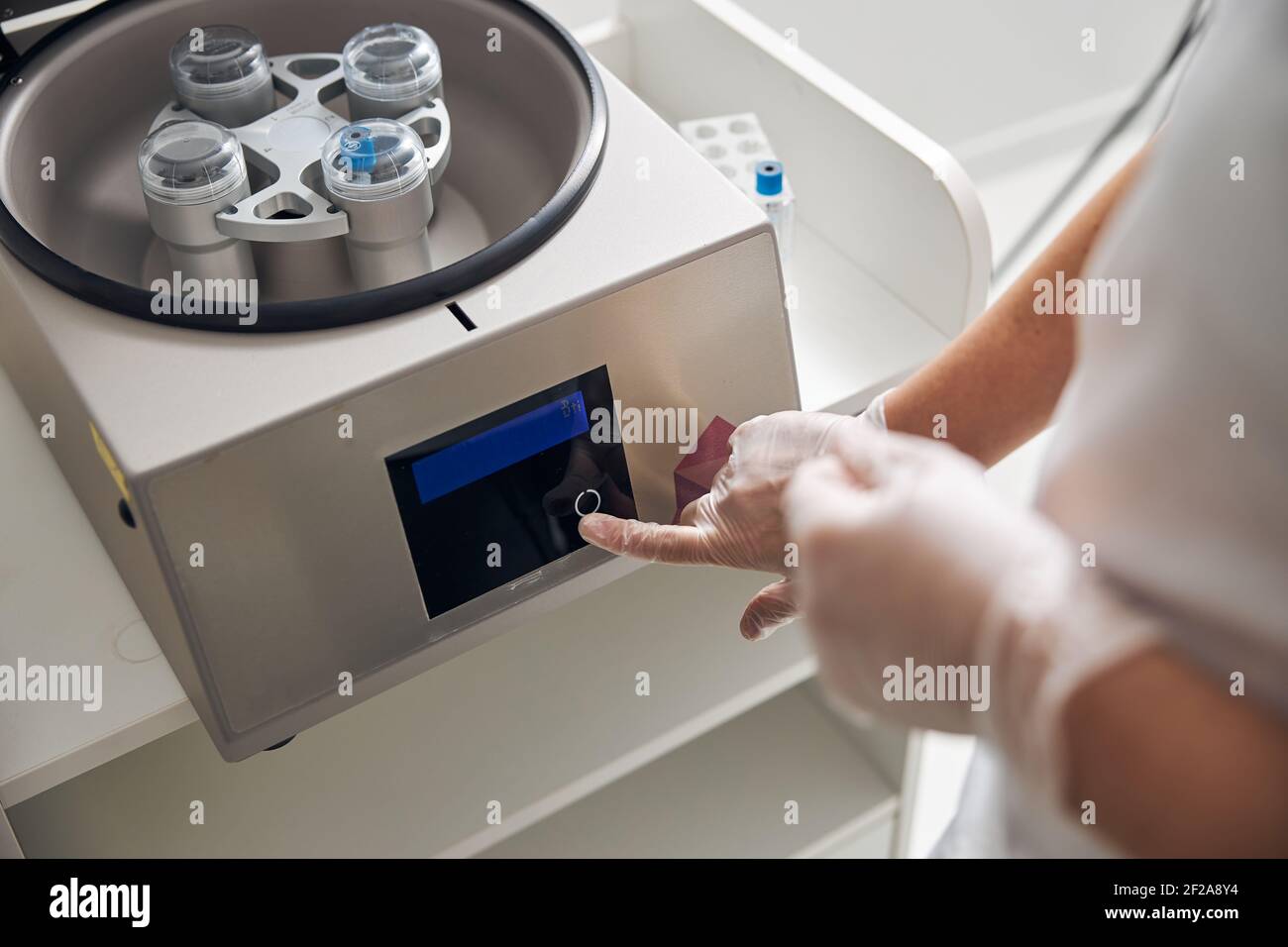 Centrifuge machine hi-res stock photography and images - Alamy