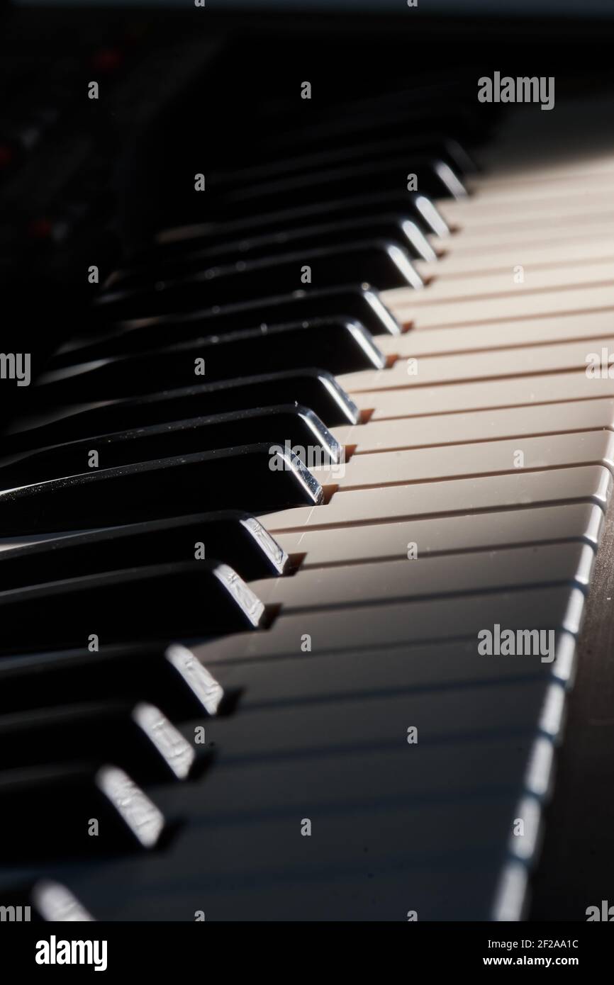 Electronic organ keyboard Stock Photo - Alamy
