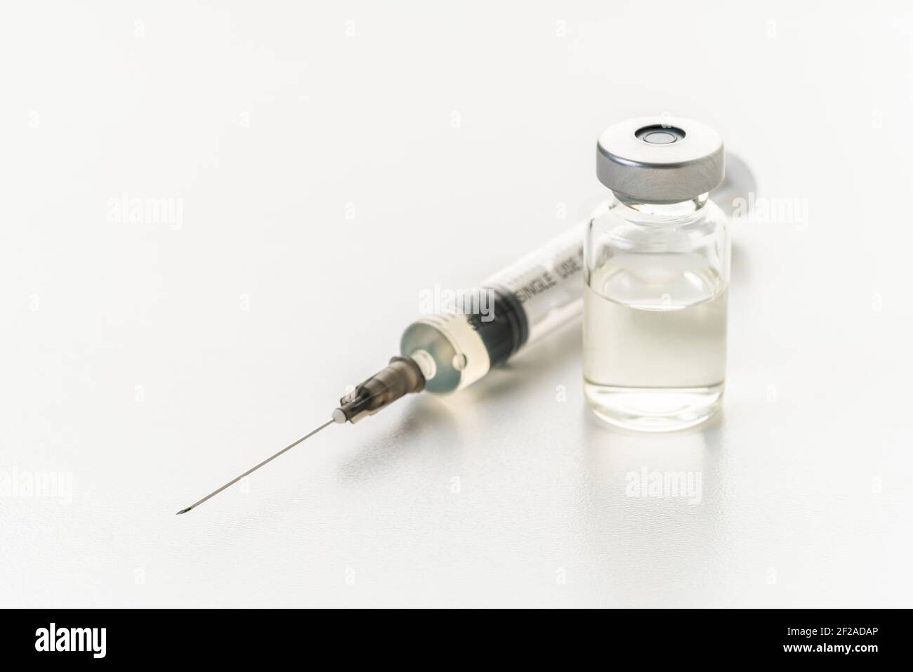 syringe and medicine bottle on white background Stock Photo - Alamy