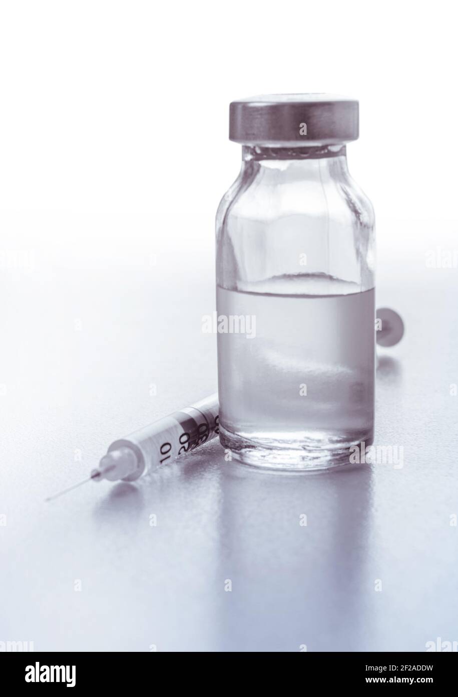 syringe and medicine bottle on white background Stock Photo - Alamy