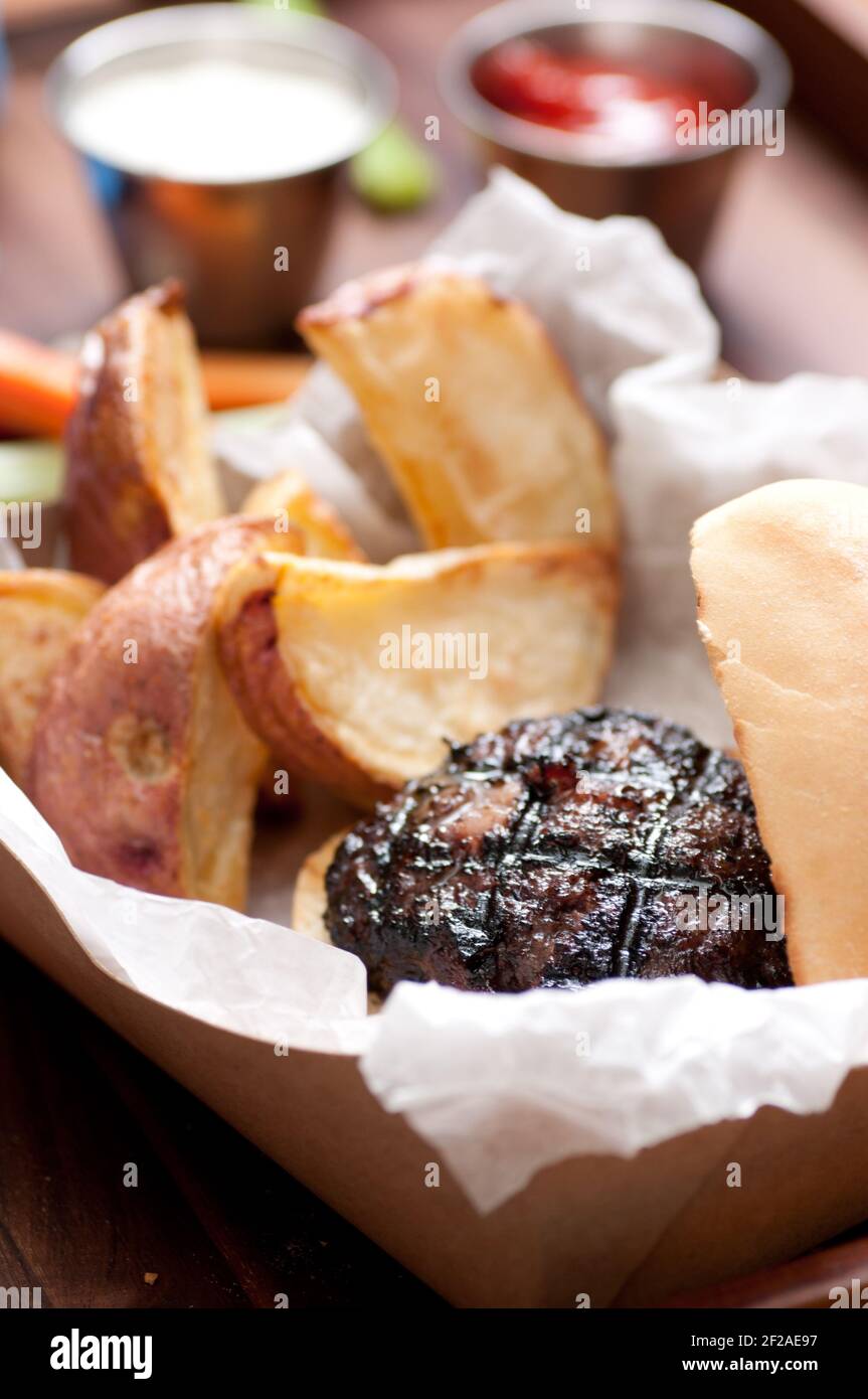 Farm raised organic burger hi-res stock photography and images - Alamy
