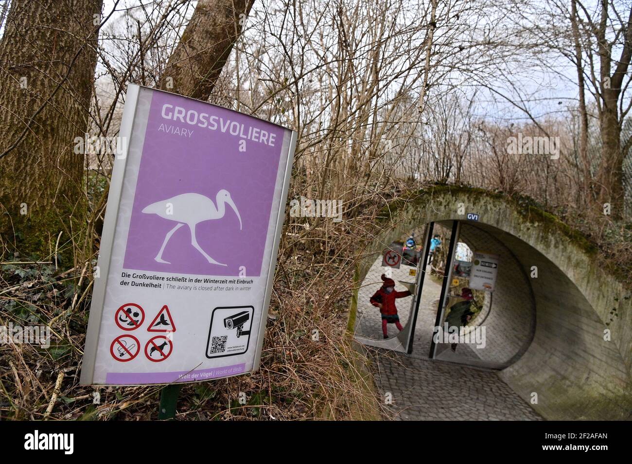 Aviary at the munich zoo hi-res stock photography and images - Alamy