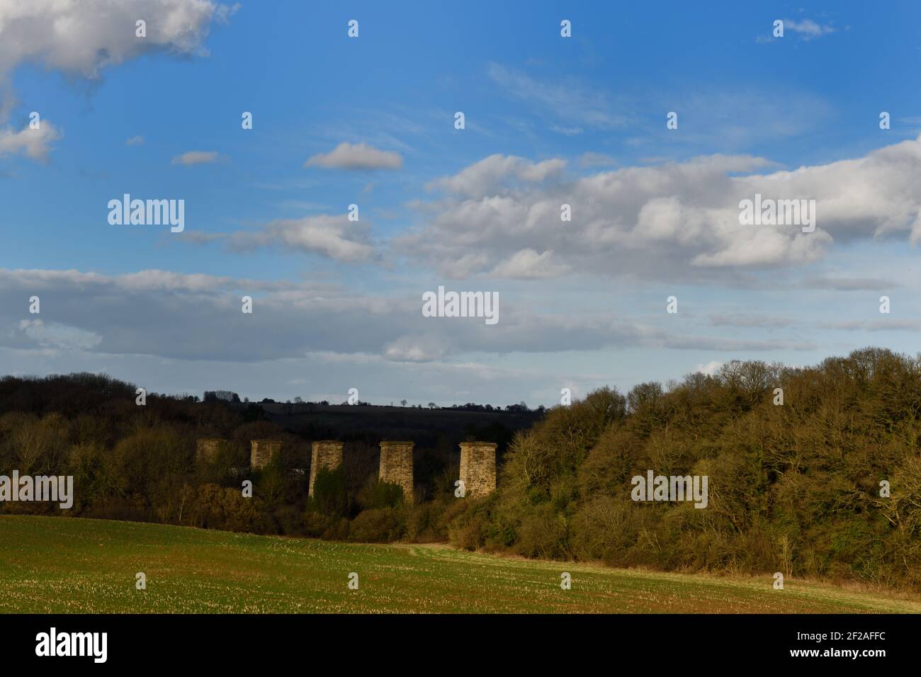 Viaduct Pillars Hook Norton Oxfordshire Stock Photo - Alamy
