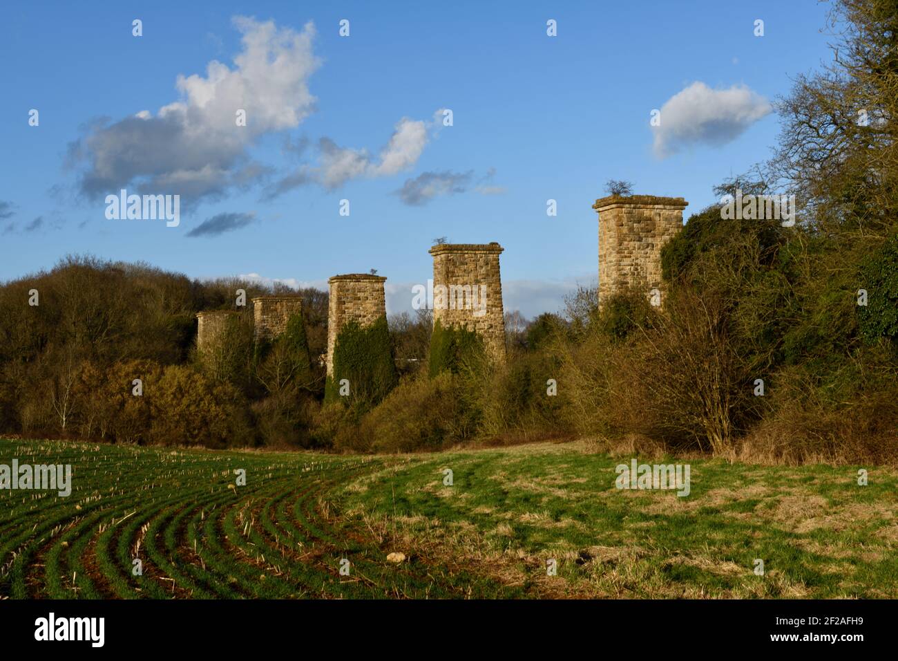 Viaduct Pillars Hook Norton Oxfordshire Stock Photo - Alamy