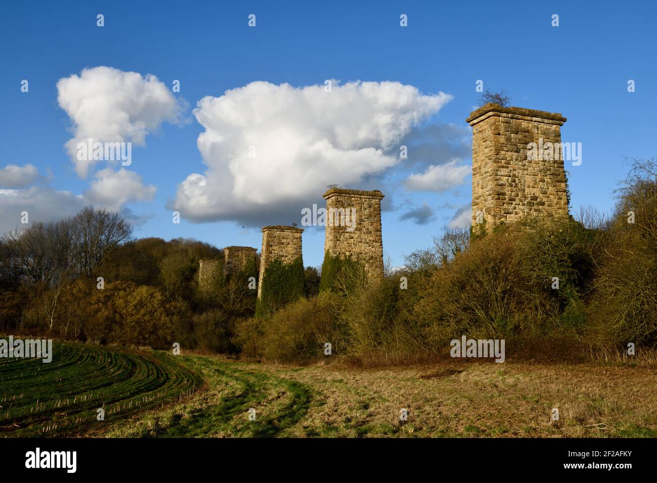Viaduct Pillars Hook Norton Oxfordshire Stock Photo - Alamy