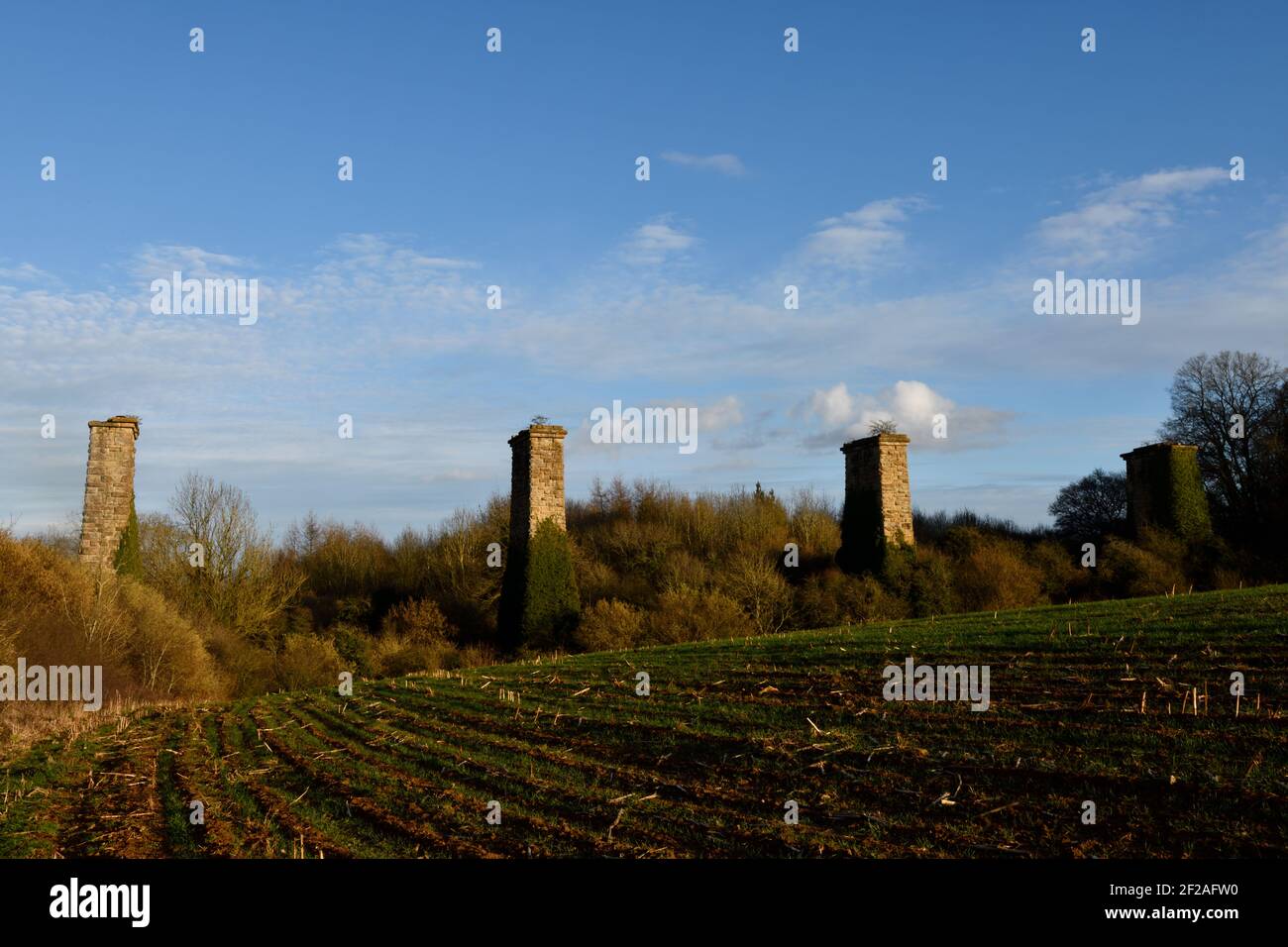 Viaduct Pillars Hook Norton Oxfordshire Stock Photo - Alamy
