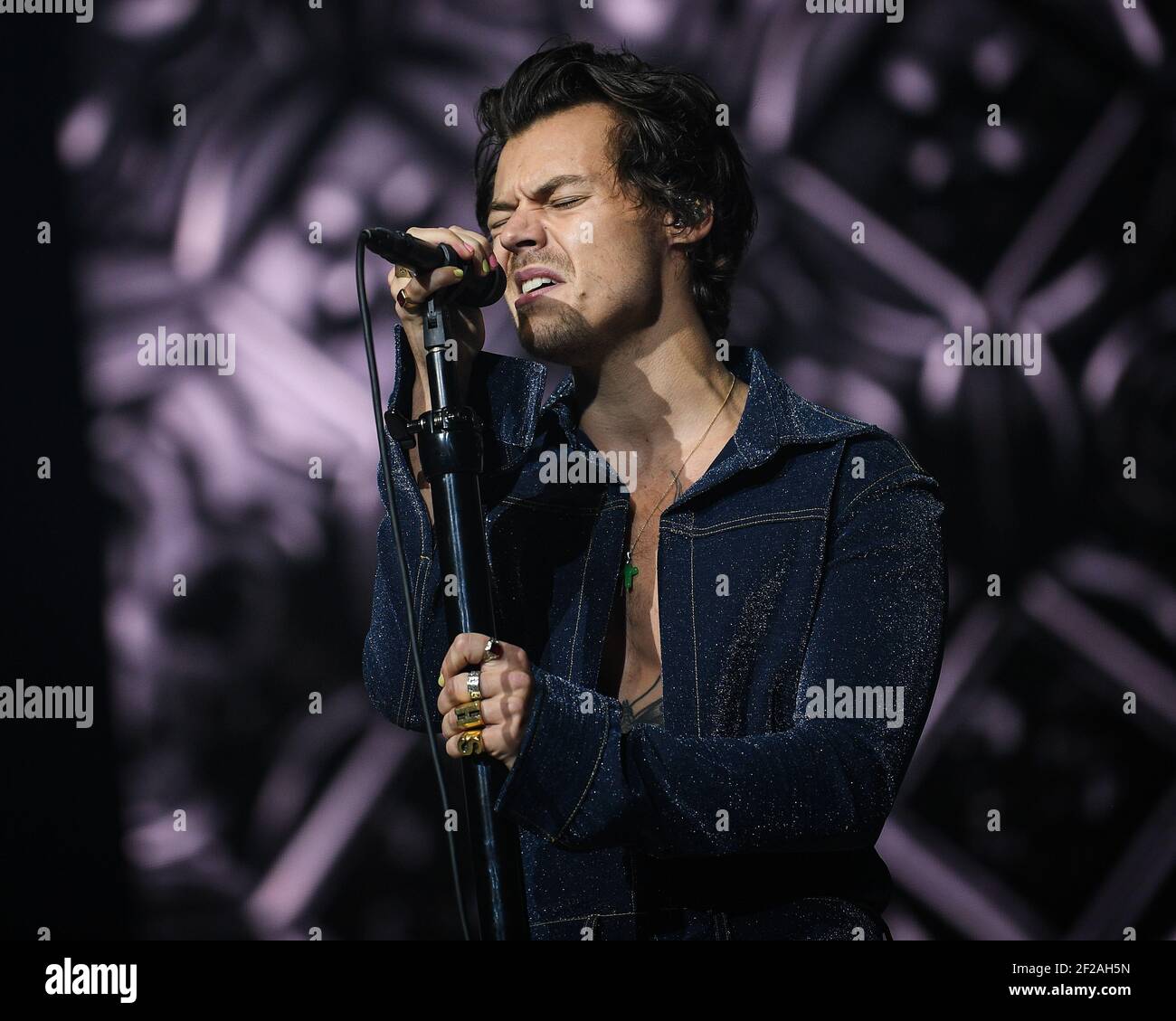 London, United Kingdom. 7th December 2019. Harry Styles on stage during ...