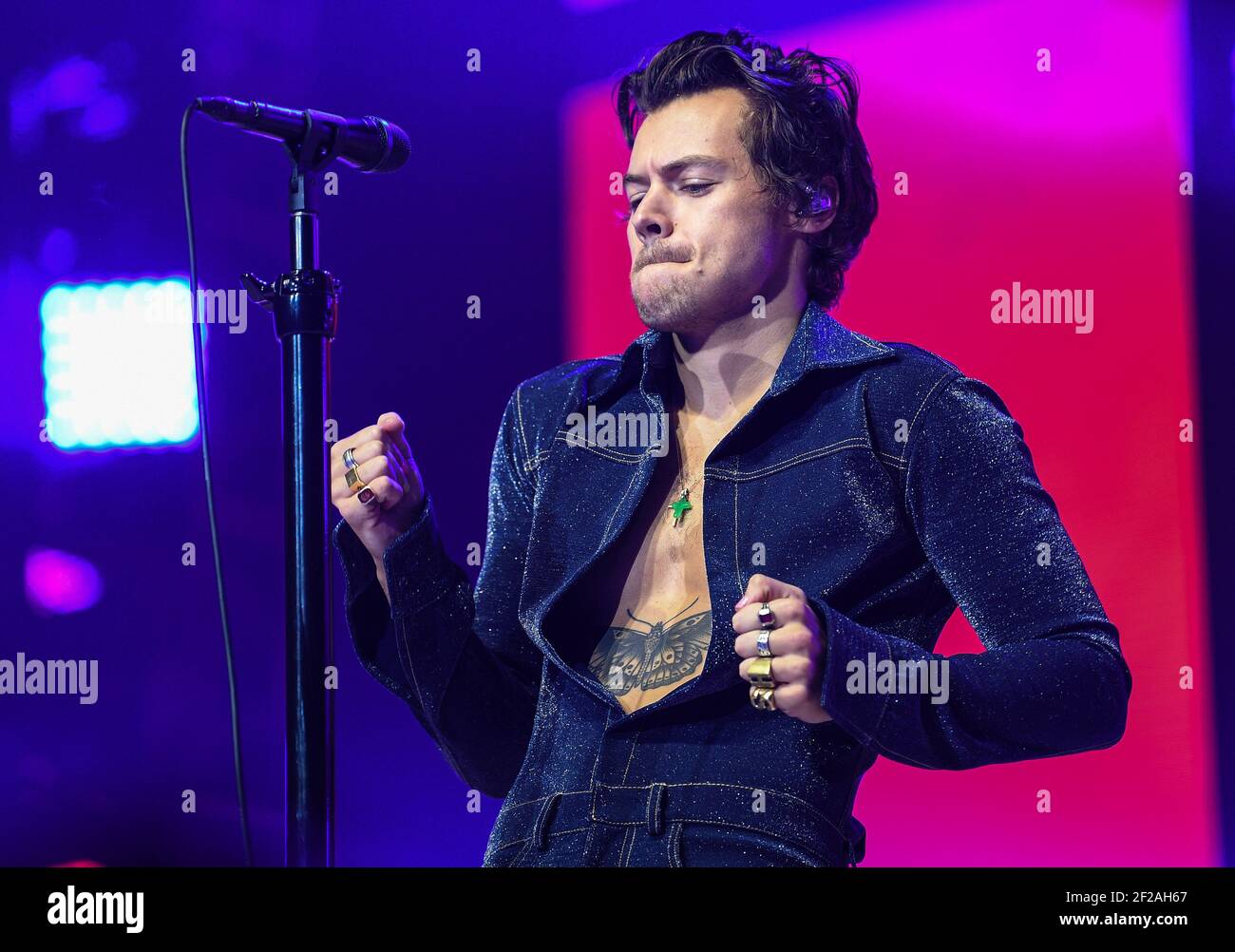 London, United Kingdom. 7th December 2019. Harry Styles on stage during ...