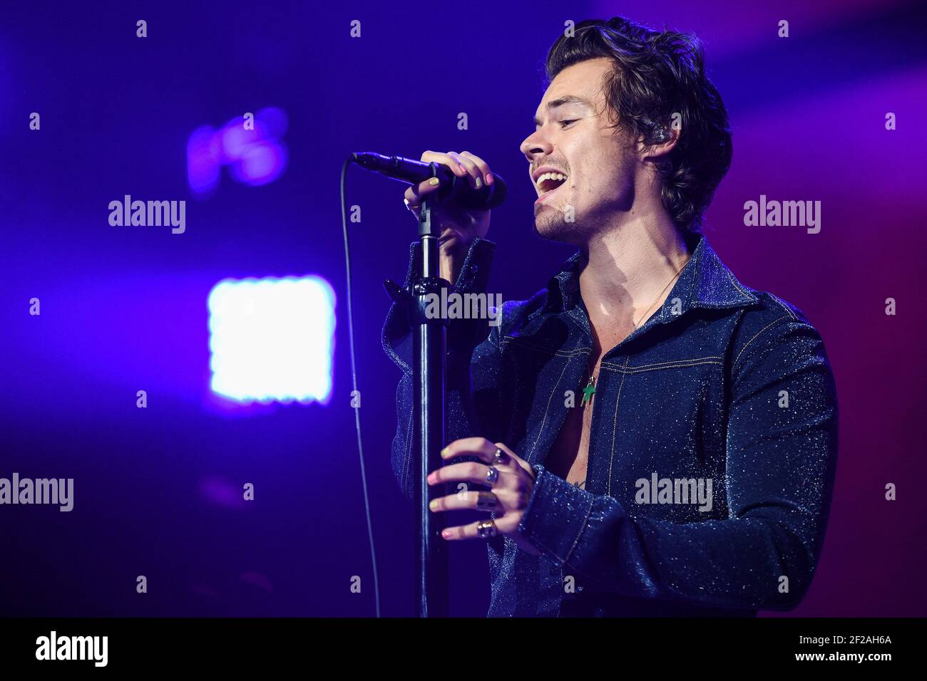 London, United Kingdom. 7th December 2019. Harry Styles on stage during ...