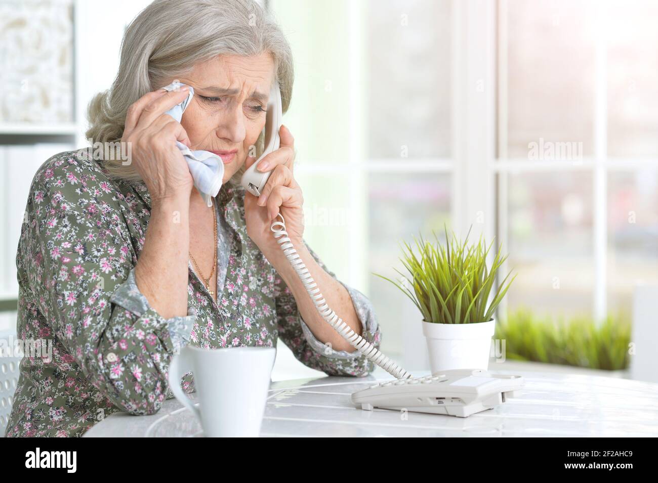 Doctor calling hi-res stock photography and images - Alamy