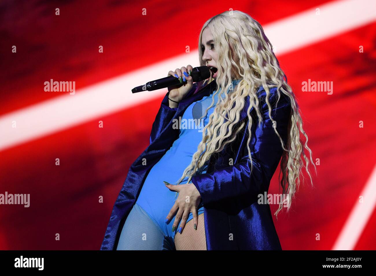 Ava max gig hi-res stock photography and images - Alamy