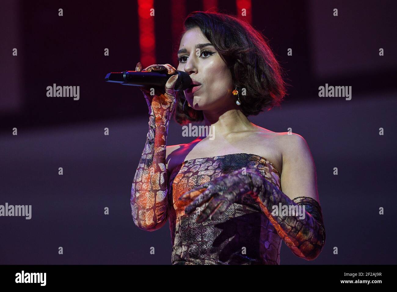 Raye live on stage hi-res stock photography and images - Alamy