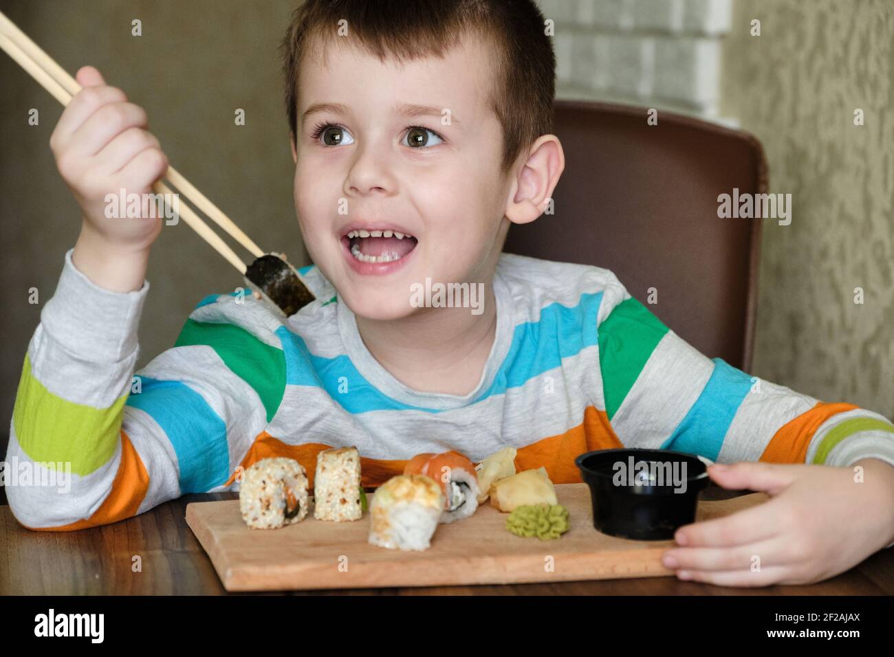 Boy eating sushi boy hi-res stock photography and images - Alamy