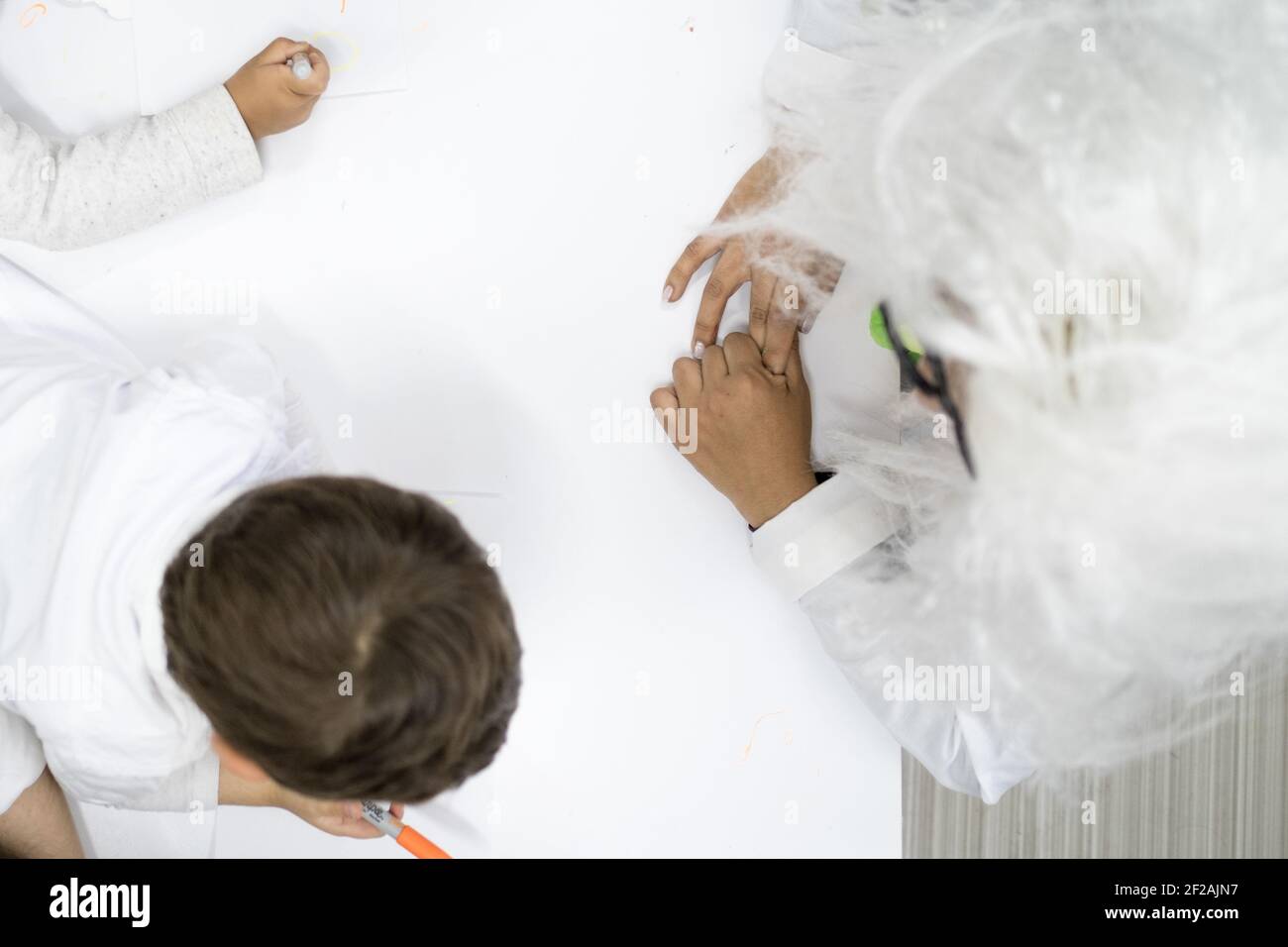 Drawing on a piece of paper hi-res stock photography and images - Alamy