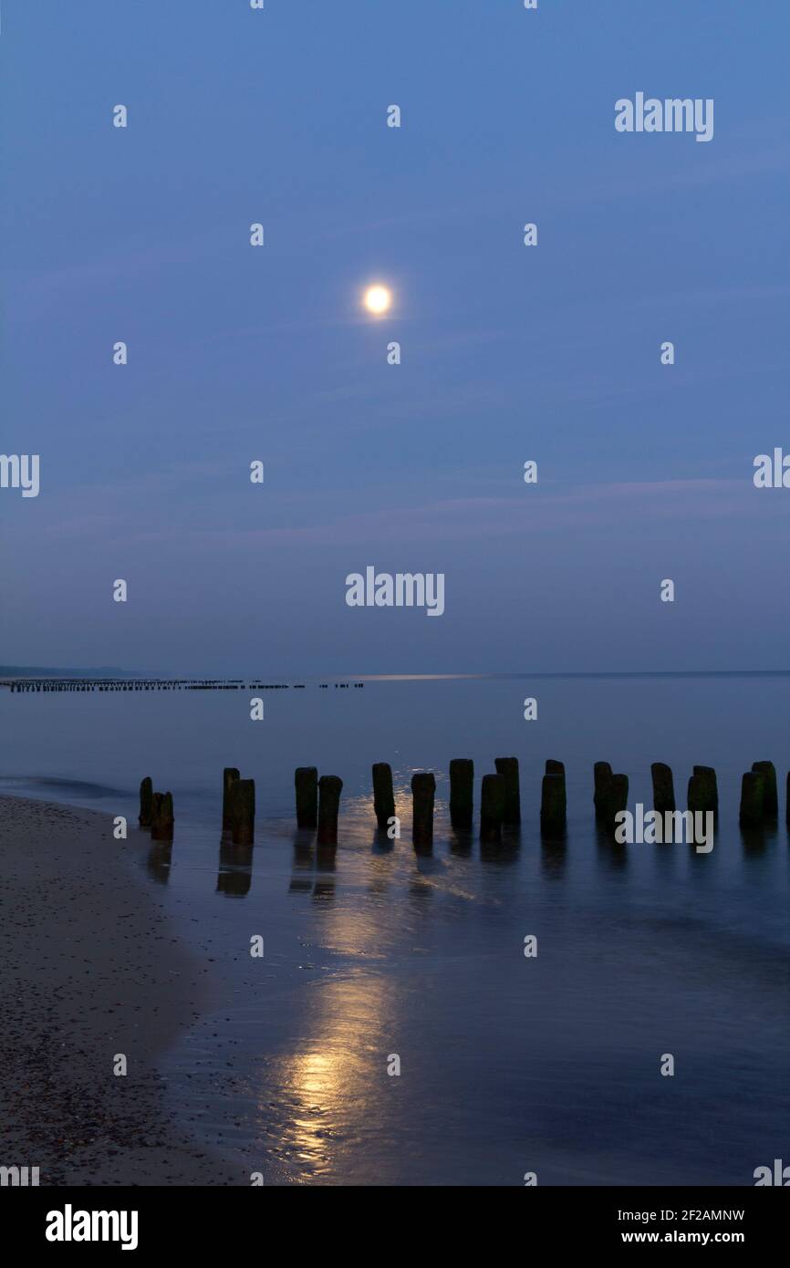 Beach moon hi-res stock photography and images - Alamy