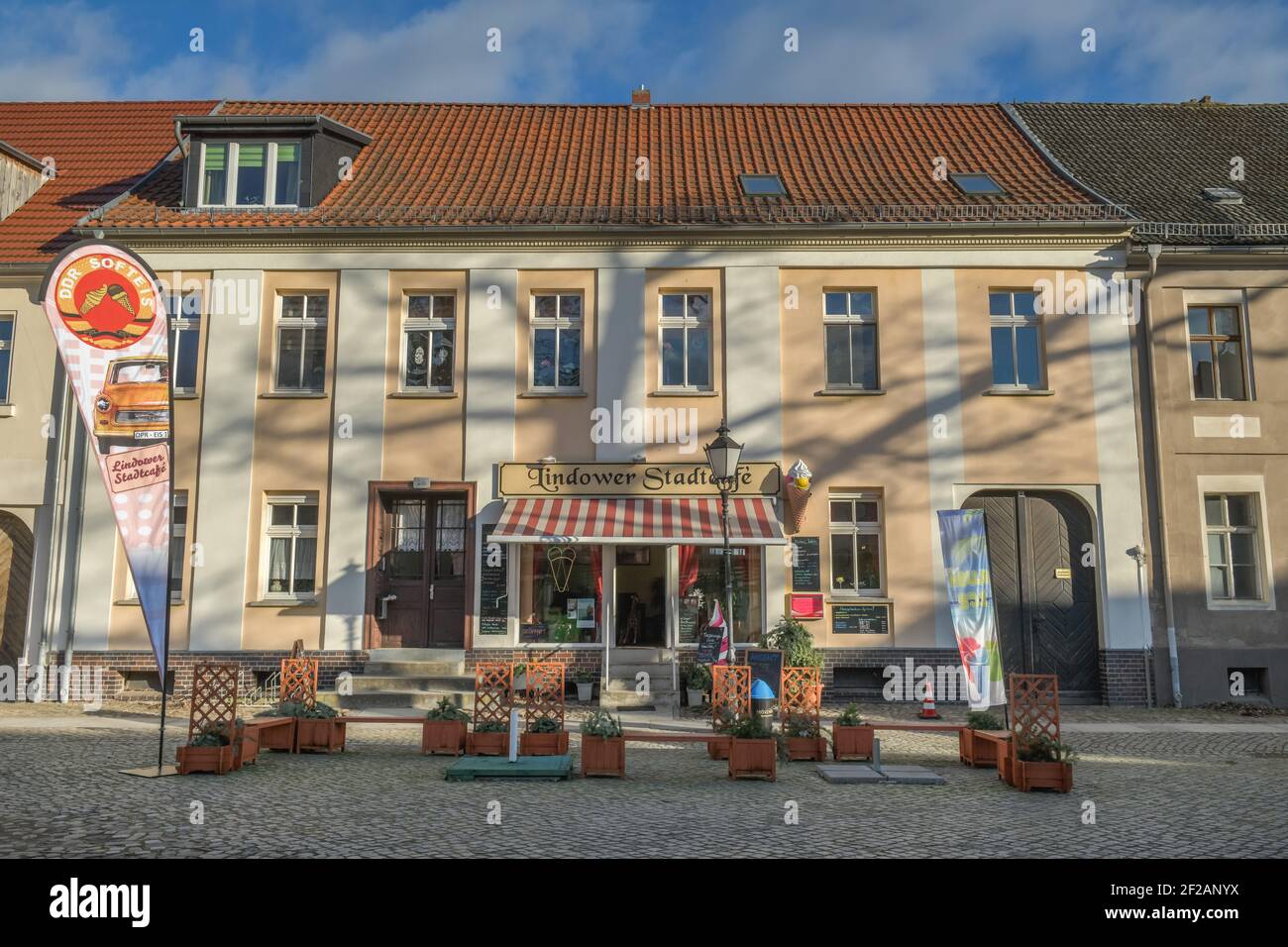 Lindower stadtcafe hi-res stock photography and images - Alamy