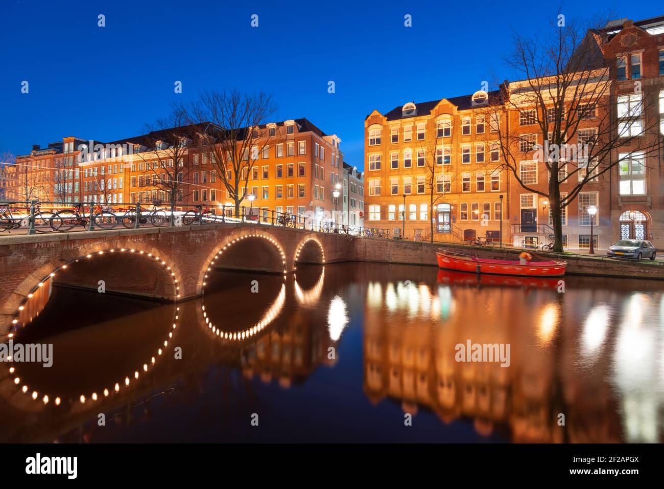 Amsterdam street night netherlands eu hi-res stock photography and ...
