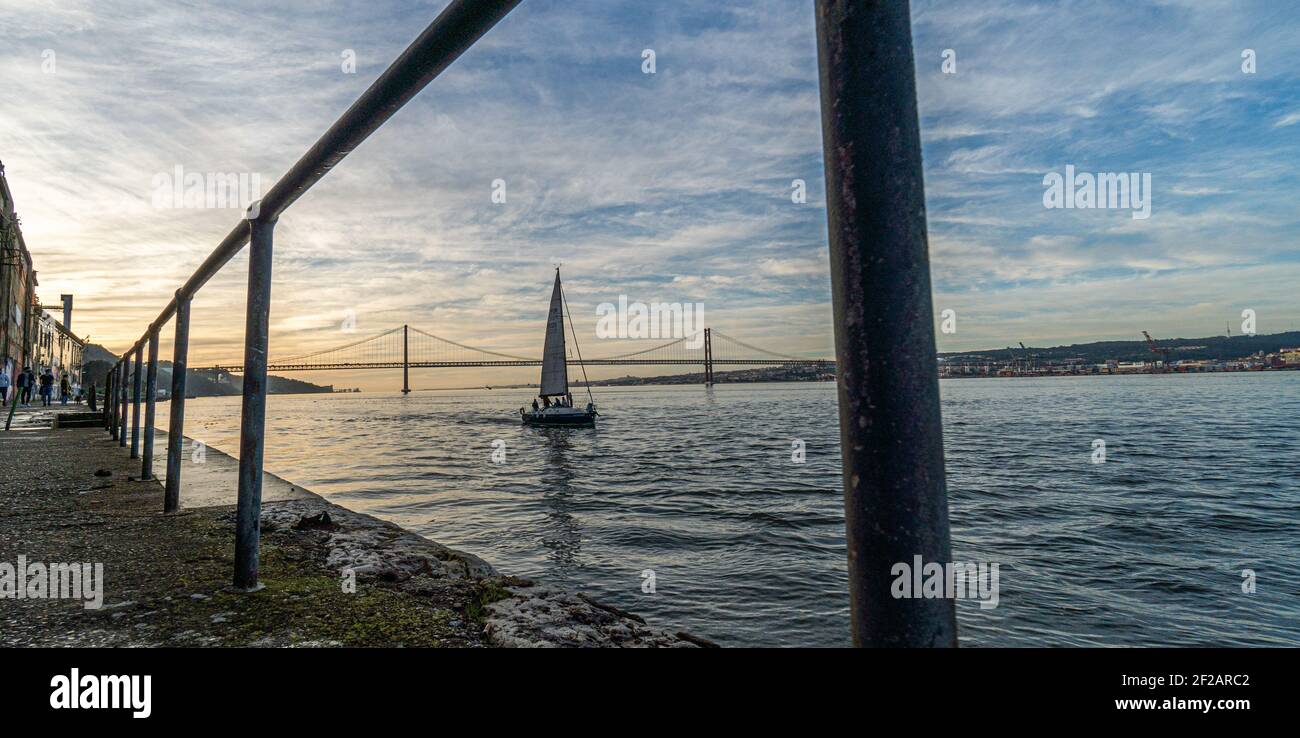 Pier Cacilhas, River Tejo Stock Photo - Alamy