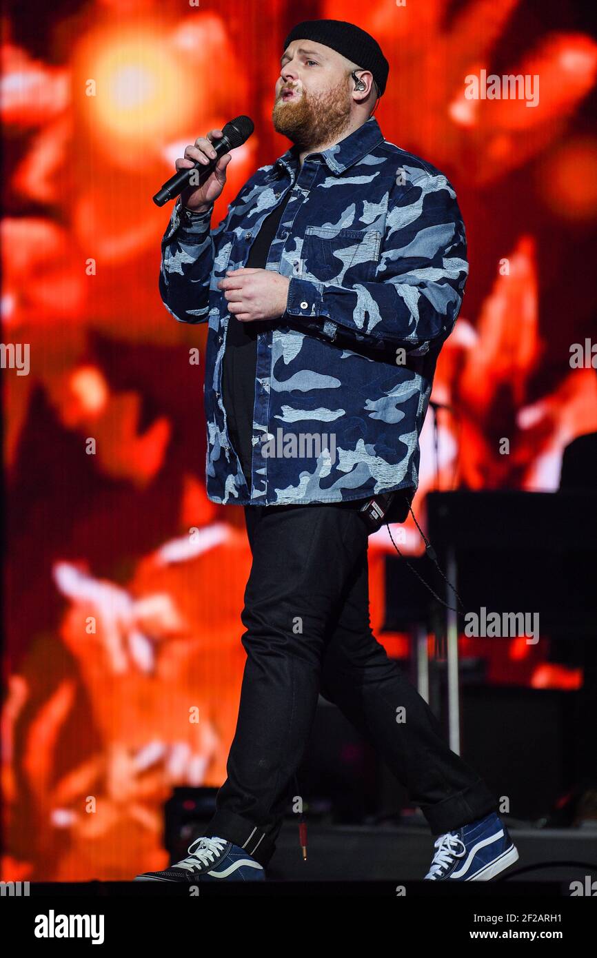 London, United Kingdom. 8th December 2019. Tom Walker of The Script ...