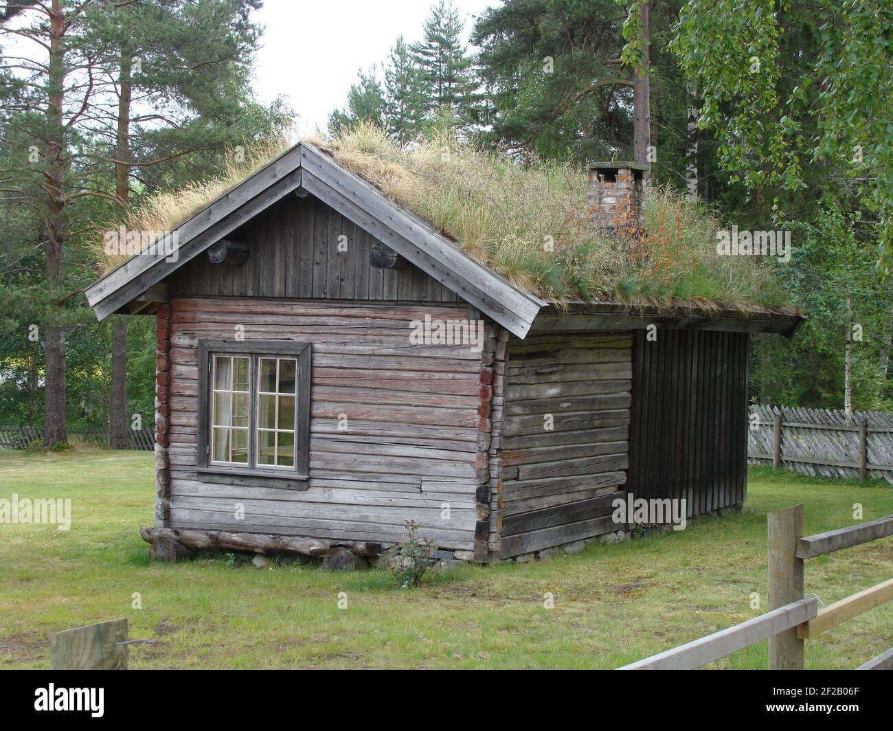 A beautiful wooden cabin in the fields Stock Photo - Alamy